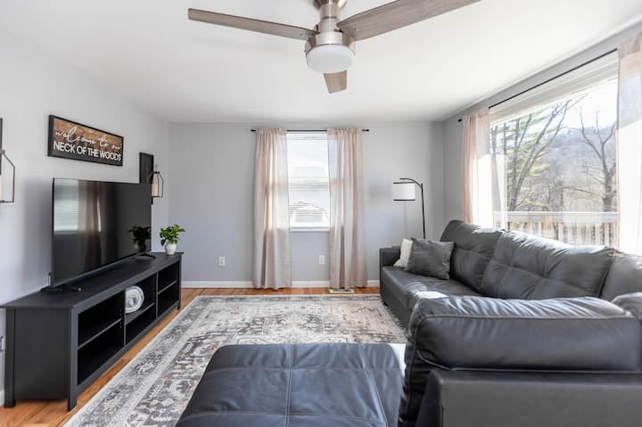 Minutes From Downtown Charleston & Game Room - Charleston, WV