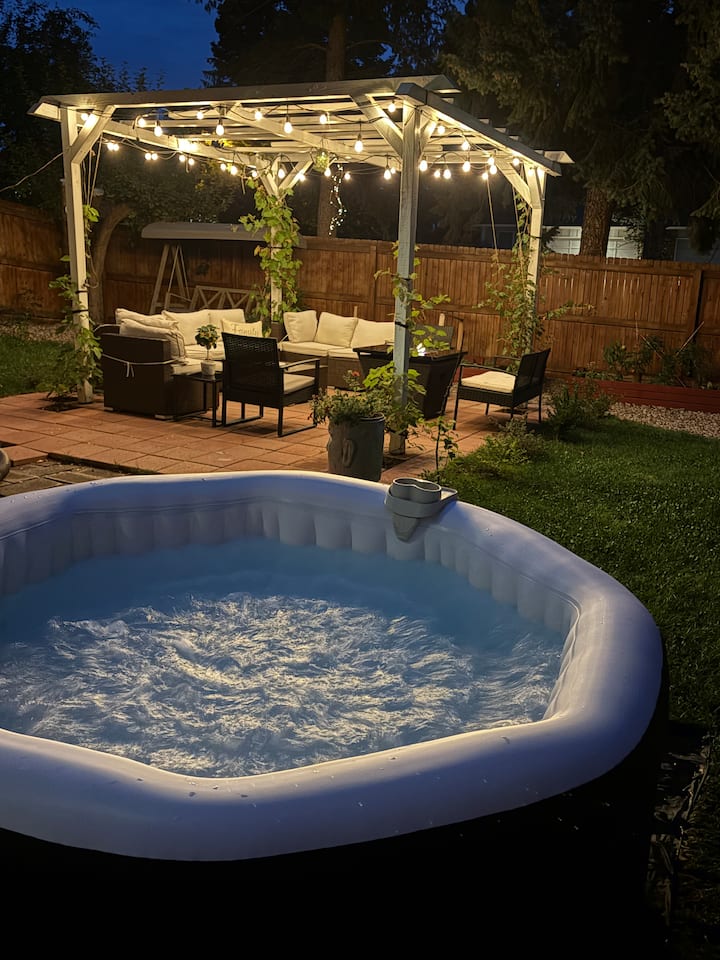 Spacious 4br W/hot Tub Near Cherry Creek Park - Aurora, CO
