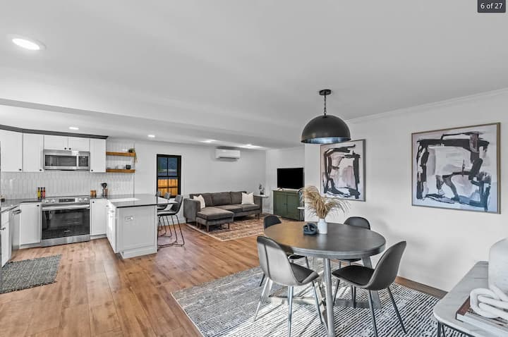 2-story Apartment On The Harbor - Warwick, RI