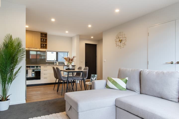 2-bedroom Townhouse Opposite The Palms + Carpark - ニュージーランド クライストチャーチ