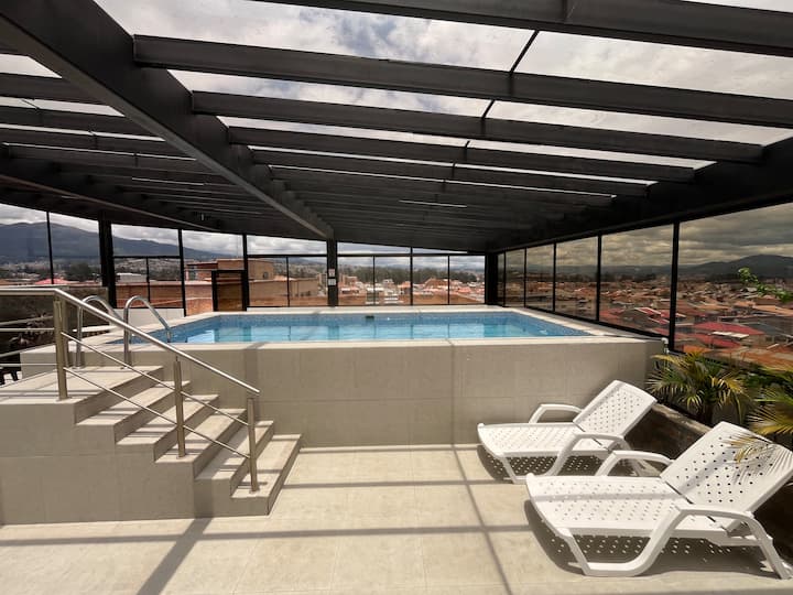 Departamento Con Piscina Y Excelentes Vistas - Cuenca