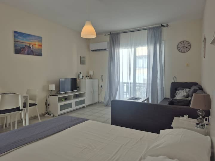 Cozy Central Studio Apartment - Ayia Napa