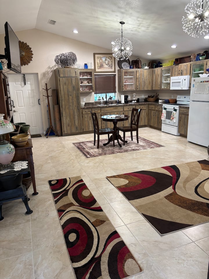 ‘Antique Cottage Retreat’ - Arcadia, FL