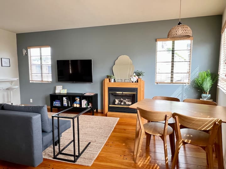 Cozy 2br2ba House With Garage Near Koreatown - Los Angeles, CA