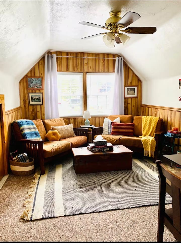 Lake Erie Cozy Camp *Apt B* - Erie, PA