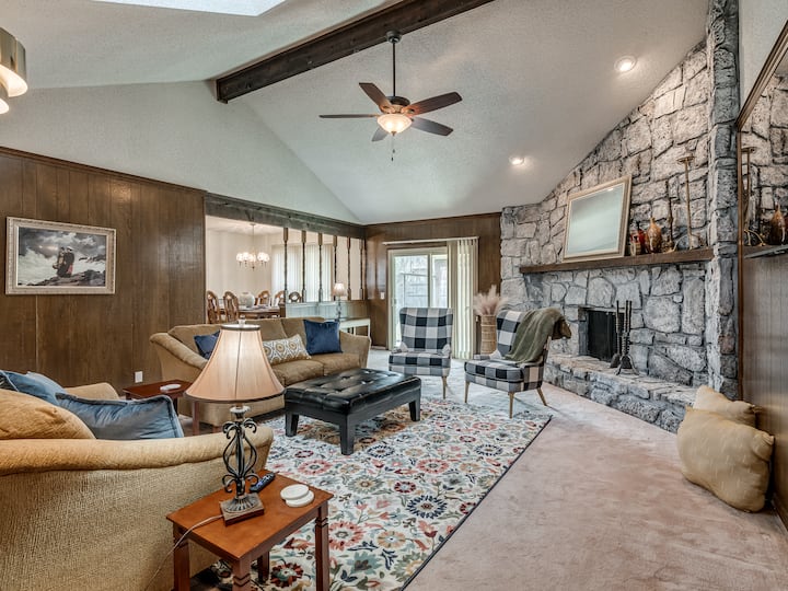 Spacious Retreat In The Heart Of South Tulsa! - Tulsa, OK