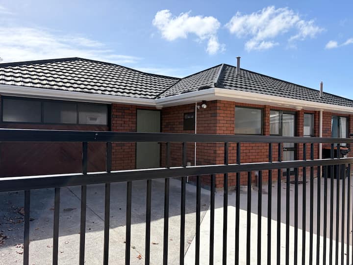Modern Retreat Near Hospital & City - Palmerston North