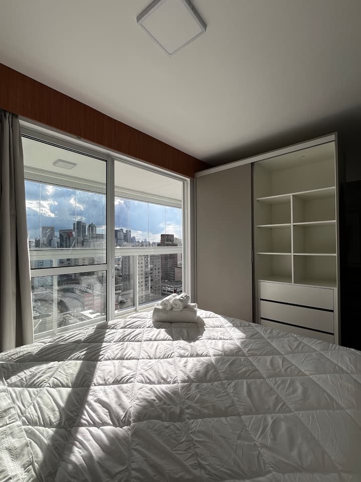 Amplo Apartamento No Centro No 18º Andar - Curitiba