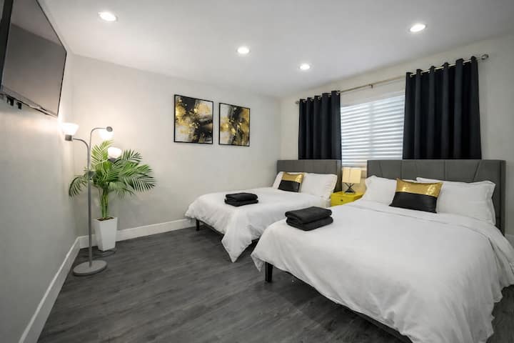 2br | Ev Charging | Dogs Ok | Sleeps 8 | Universal - San Fernando, CA