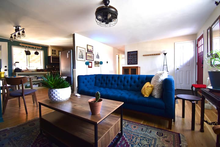 No Frills Thrills Bnb - Arvada, CO