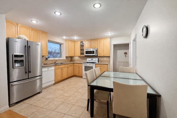 Family Home In The Heart Of Thornhill - Markham