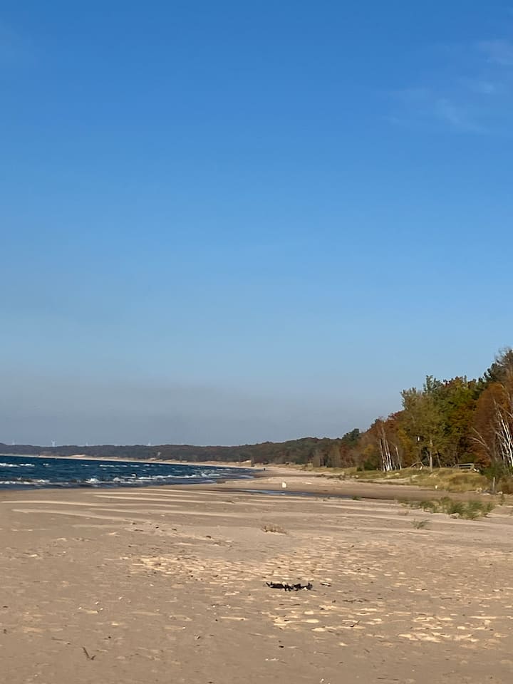 Quaint 2bd, 1ba Cabin Near Beach & Dunes - Pentwater, MI