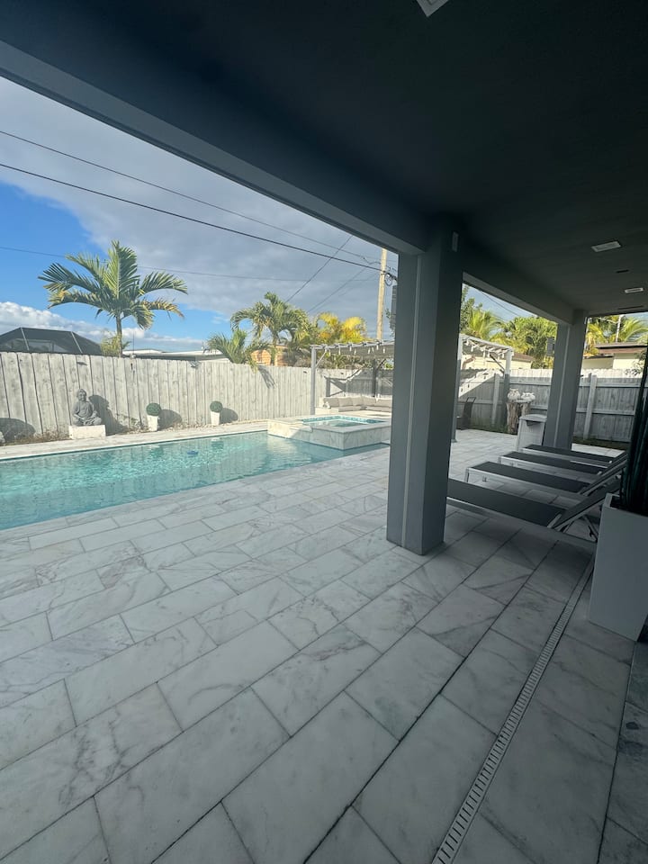 Best Pool Party Event House - Bahamas