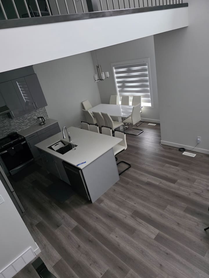 Spacious And Calm 4 Bedroom Haven - Leduc