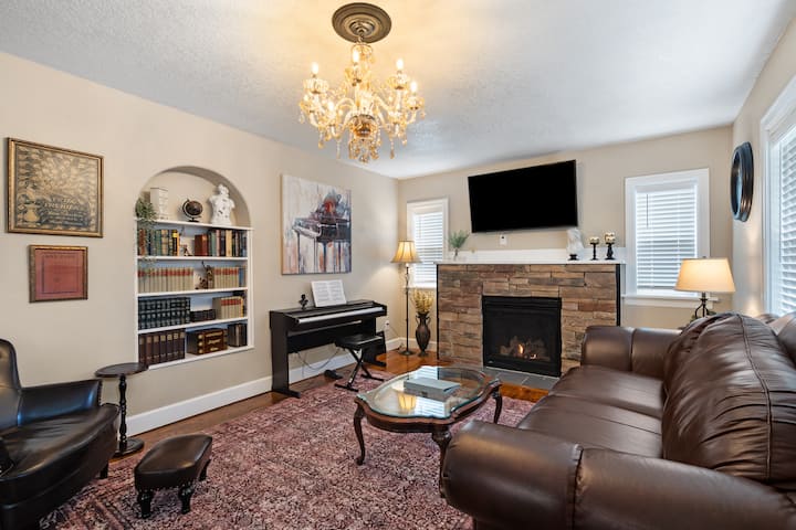 Historic Oregon City Haven - Upper Suite - Oregon