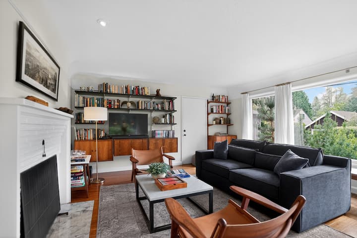 Mid-century Modern Retreat In Lake Oswego - Oregon City, OR