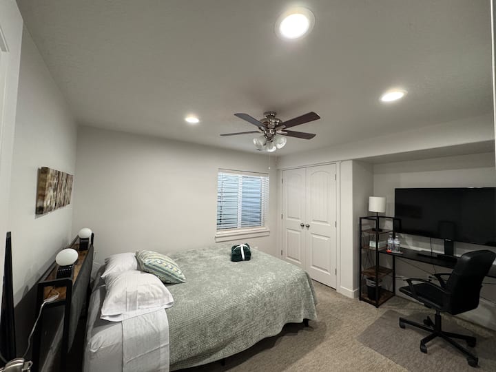 Cozy Queen Bedroom-perfect For Relaxation-comfort - Payson, UT