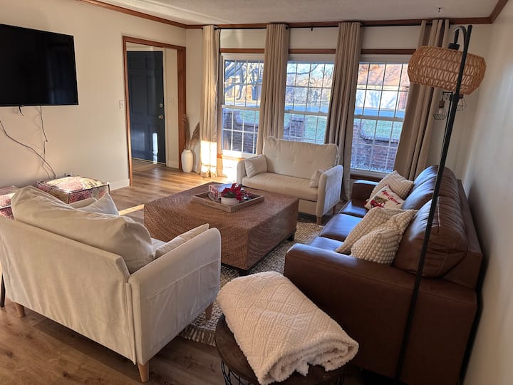 Valley View Home In The Heart Of Parkville, Mo - Kansas City, MO