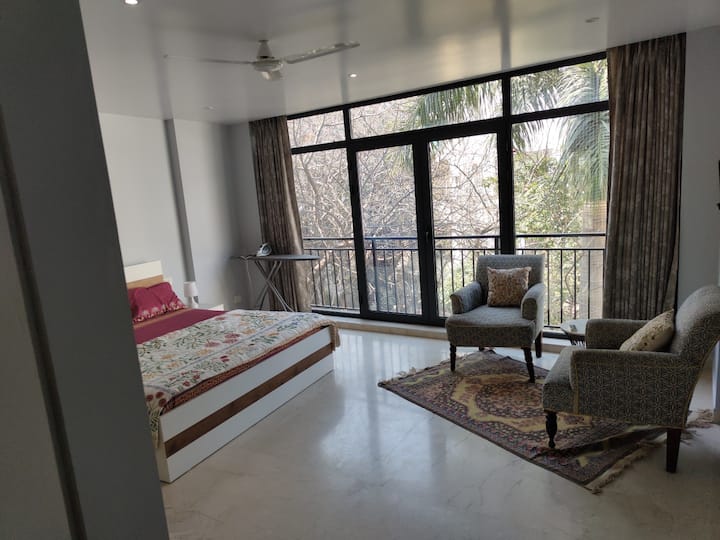 Spacious & Bright 3br W/ Rooftop & Parking - New Delhi