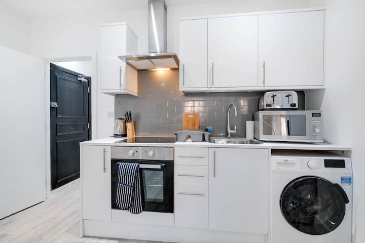 Luxurious 1 Bed Serviced Apt. 03 With Wi-fi - Corby