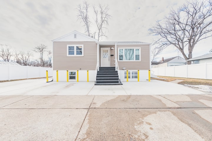 Clean, Modern, And Close To Hospitals! - Bismarck, ND