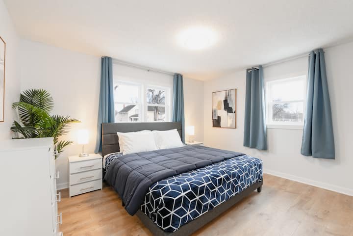 Modern - King Bed - Large Tv's By Hospitals! - Bismarck, ND