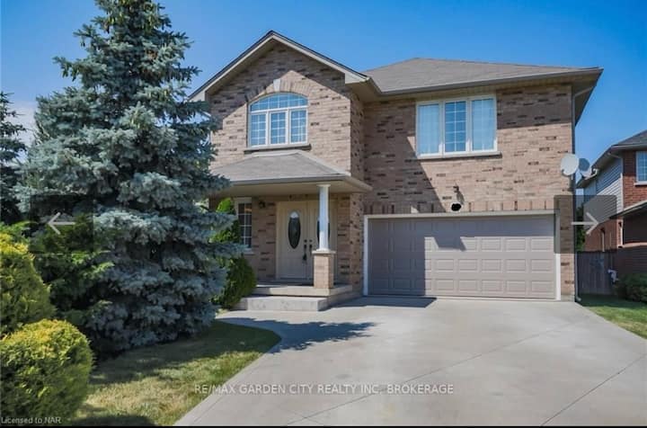 Cozy 4br Family Retreat | Steps Away From The Lake - Beamsville