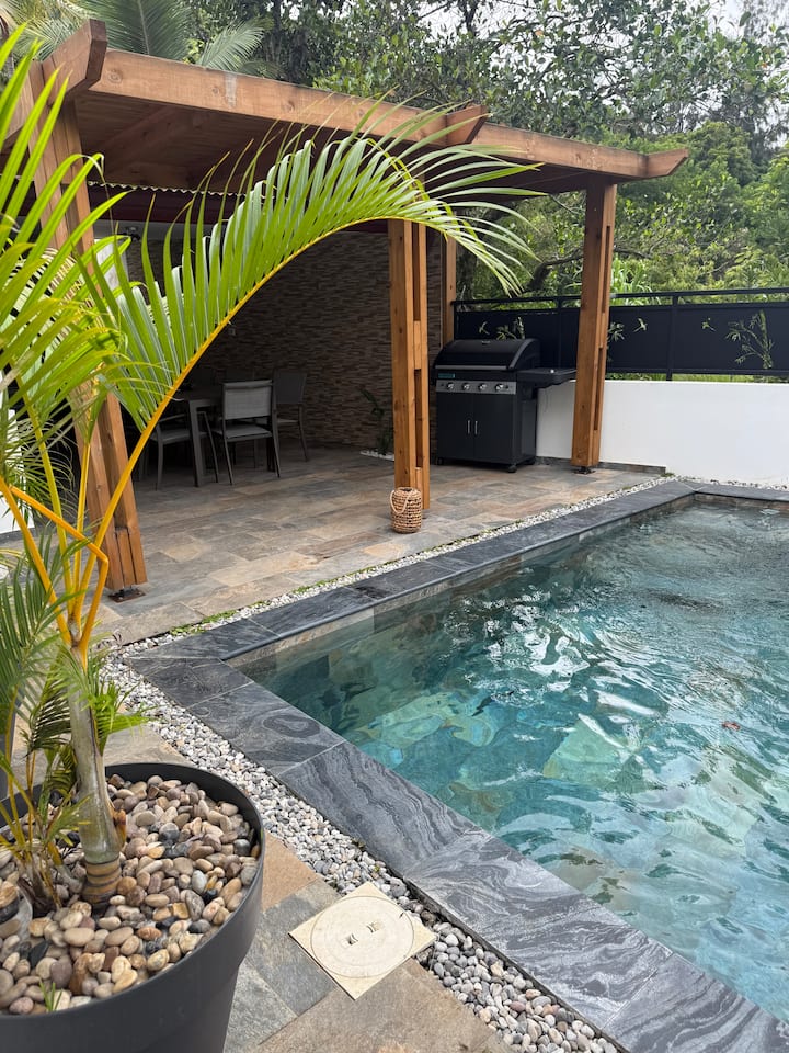 Maison De Location Saisonnière Pour 10 Personnes. - Saint-Pierre