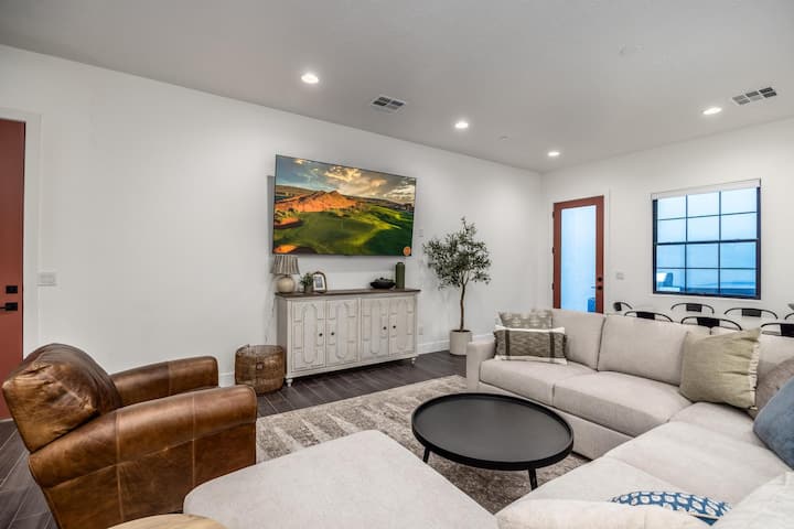New House With Golf Sim, Sauna And Hot Tub! - Hurricane, UT