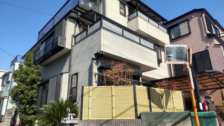 民泊　わらび
共有スペース無し独立快適空間
駅まで６分　川越まで2駅8分
ﾌｧﾐﾘｰ出張組大歓迎 - 도코로자와시