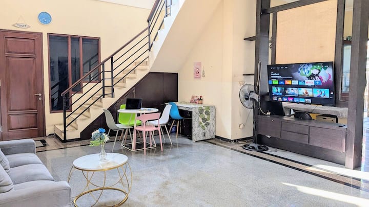 Spacious 8br Home For Group 20pax At City Center - Surabaya