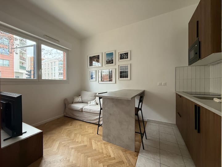 Studio Design - Noyer Et Ciment - Saint-Denis, France