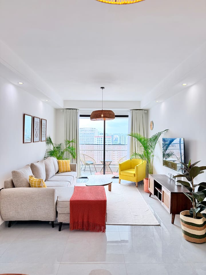 Airy 17th Floor 2br: City Views, Balcony & Pool - Kenya