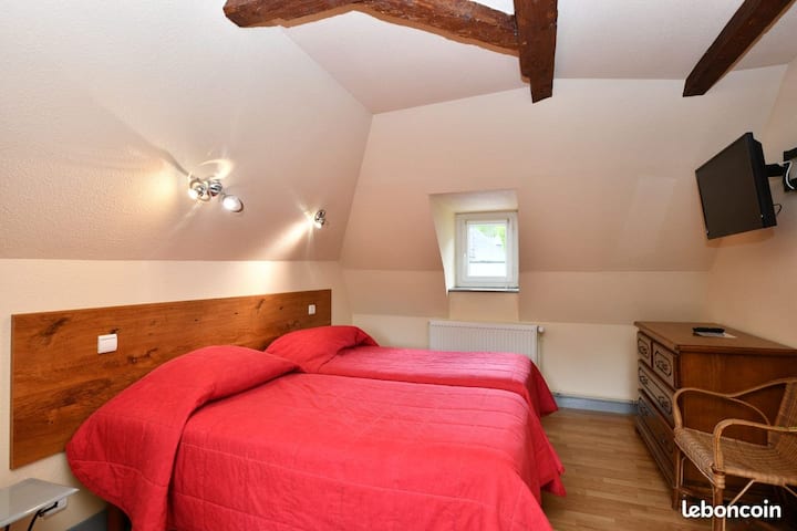 Hôtel Au Cœur Du Cantal Face Au Puy Mary - Salers