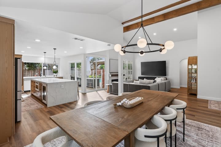 3 Br Prime Location | Pool + Patio | Large Yard - Tustin, CA