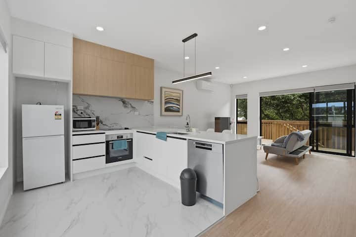Mt Roskill Modern Escape 2 - Auckland