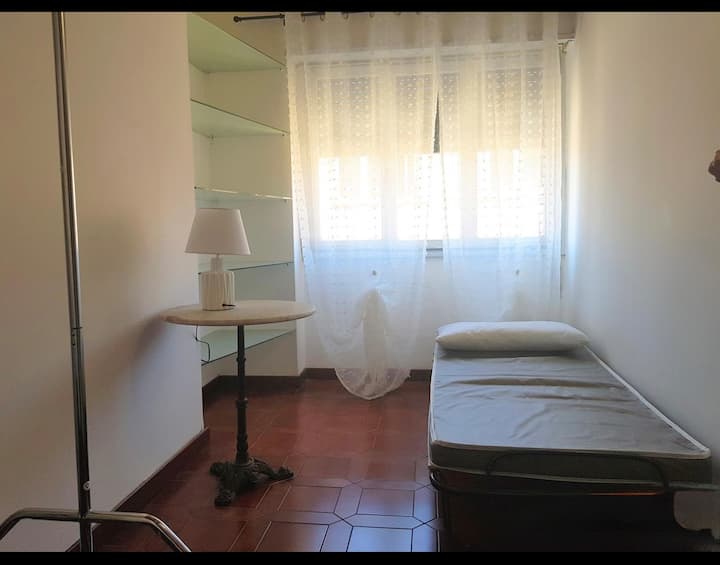 Stanza Per Ragazze In Centro Storico - Brescia