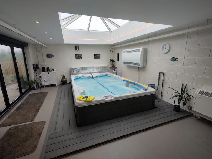 Double Room + Swimspa & Sauna Close To M1 / M62 - Leeds