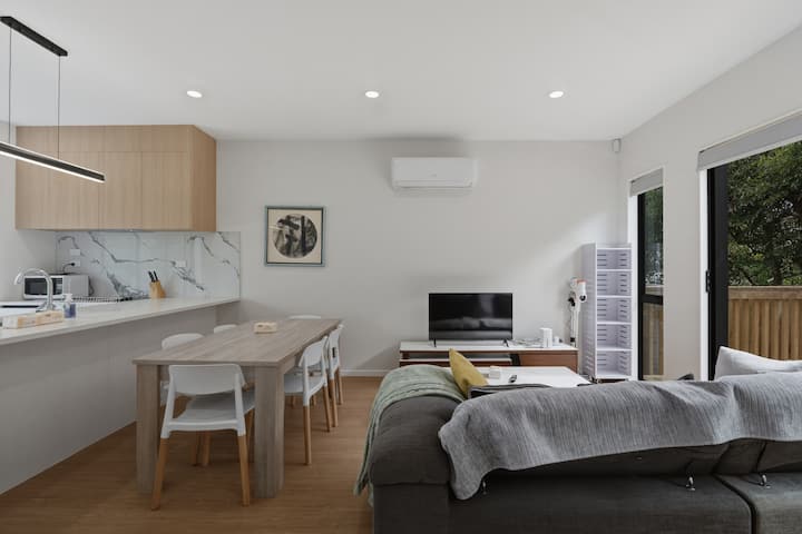 Mt Roskill Modern Escape 3 - Auckland