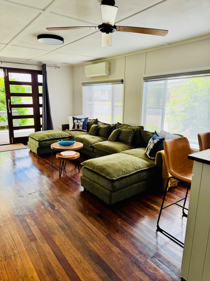 Relaxing Tin Can Bay Home. Walk To The Water Front - Tin Can Bay