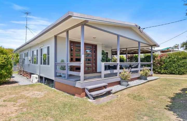 Comfy Tin Can Bay Beach House, 3 Bed, 3 Bath! - Tin Can Bay