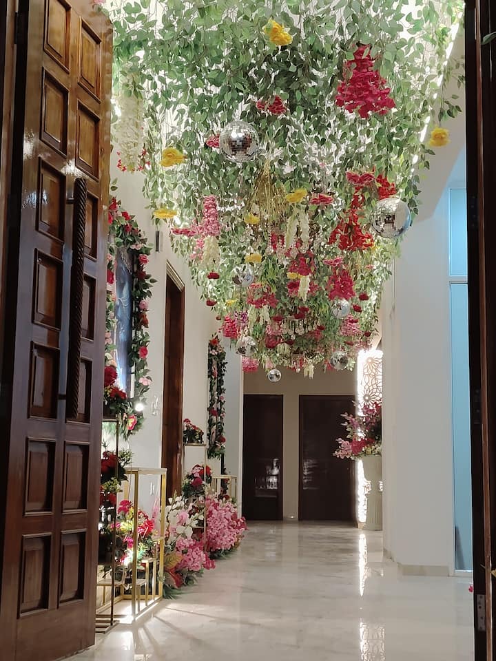 Mystic Vibe Rooms In Noida Sector 122 Parthala - Noida