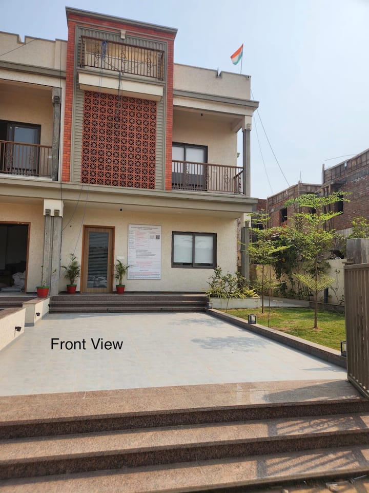 Spacious 4bhk Duplex Bungalow In Hatijan - 阿默達巴德