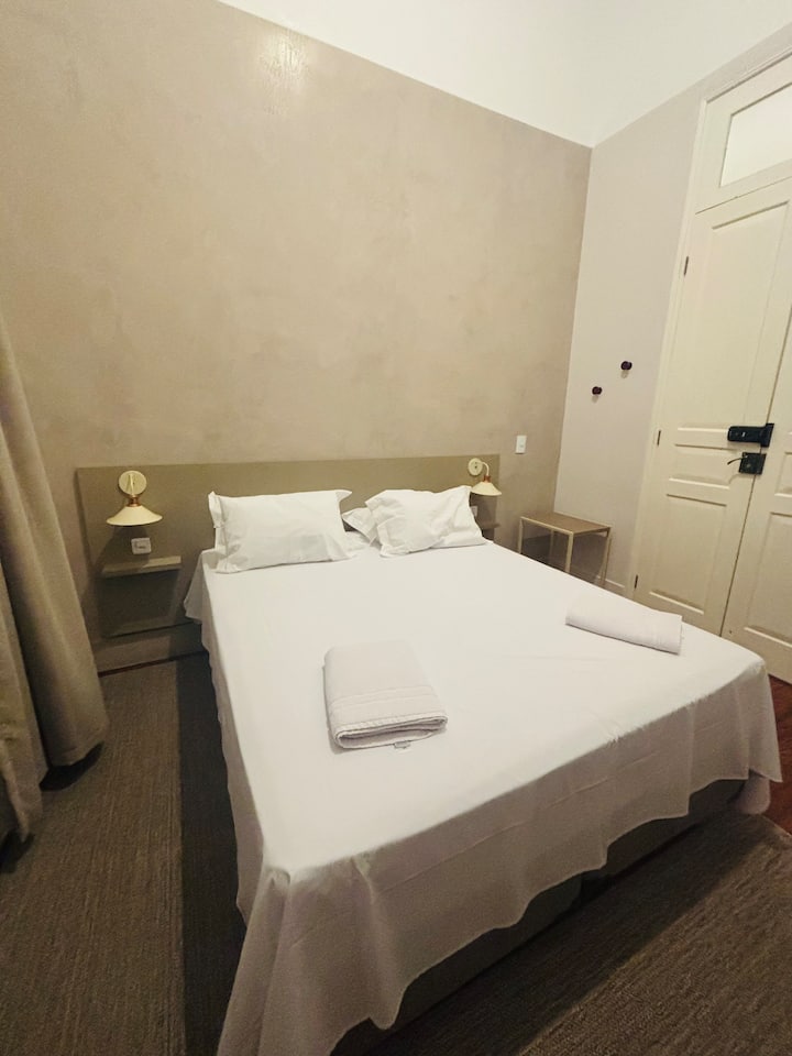 Quarto Duplo Em Casarão Central (Quarto 02) - Socorro