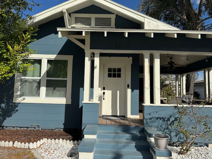 Cozy Craftsman Bungalow - Temple Terrace, FL