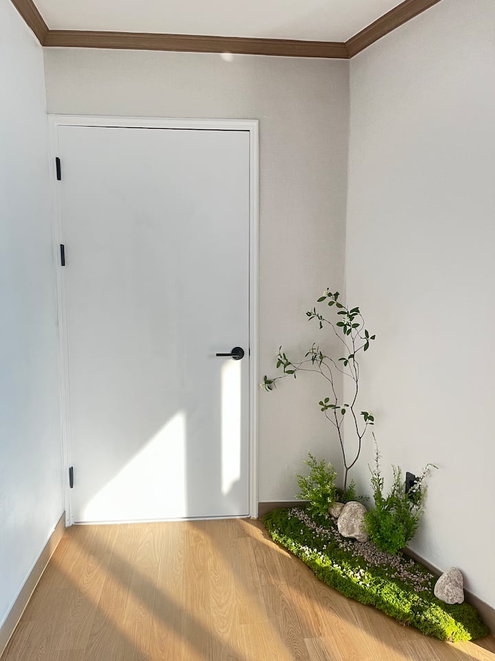 경대병원3분/동성로ㆍ인근카페골목ㆍ맛집/반월당 김광석거리 인근/깔끔하고 조용한 감성 숙소7인 - Daegu