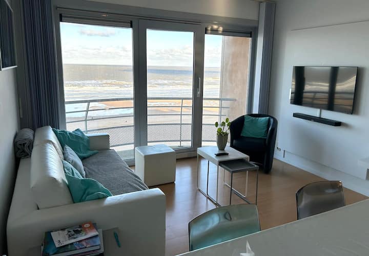 App Met Prachtig Zicht Op Zee, Nabij Oostende - Ostende