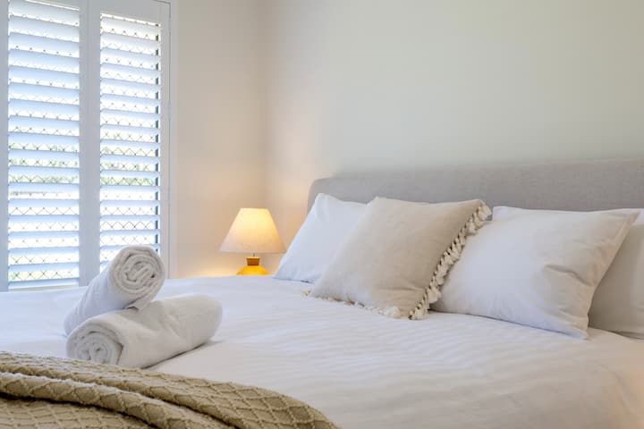 5 Min To Beach • Walk To Cafés & Park • Aircon - Claremont