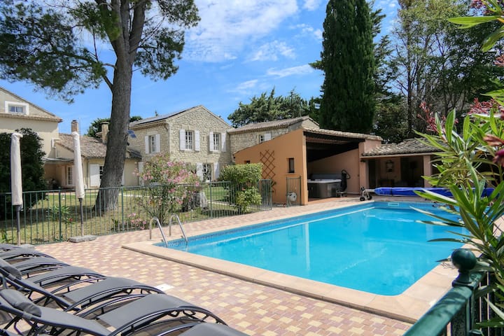 Mas 4* De Charme Piscine Privée & Jacuzzi - Pierrelatte