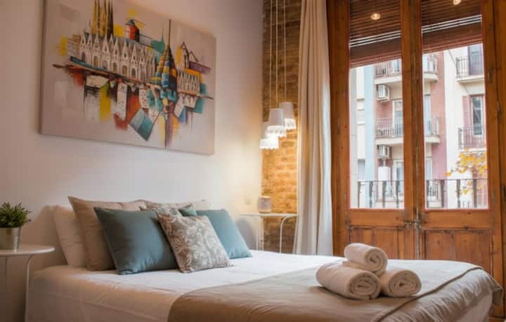 Nice 8-bedr Group Flat Near Sagrada Familia 16ppl - Sant Cugat del Vallès